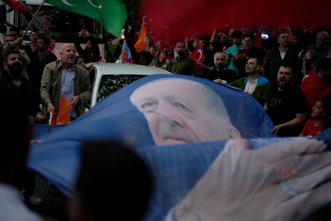 Turkey's Erdogan wins another term as president, extending rule into ...