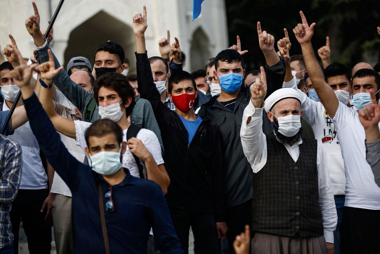Muslims call for French goods boycott to protest caricatures