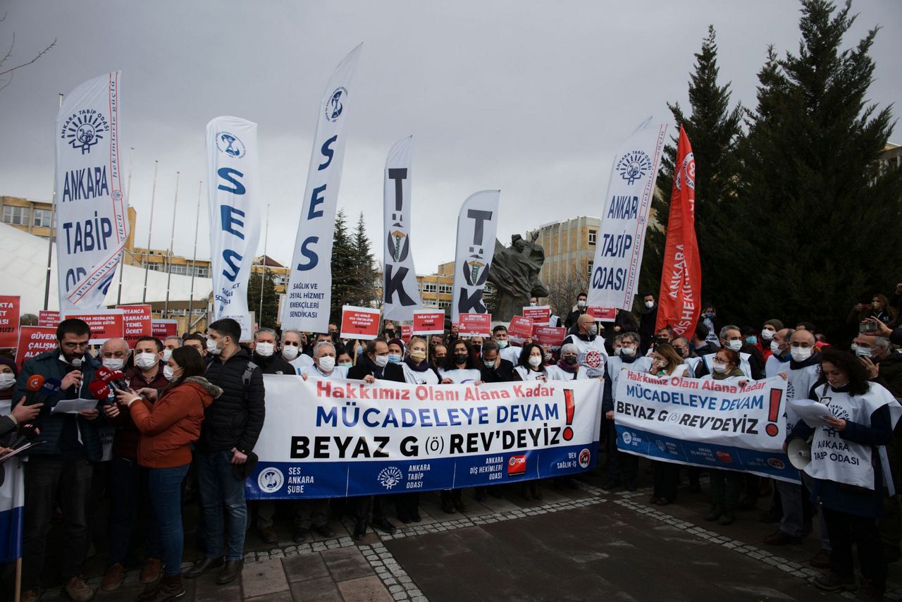 Turkish health workers strike for better pay, conditions