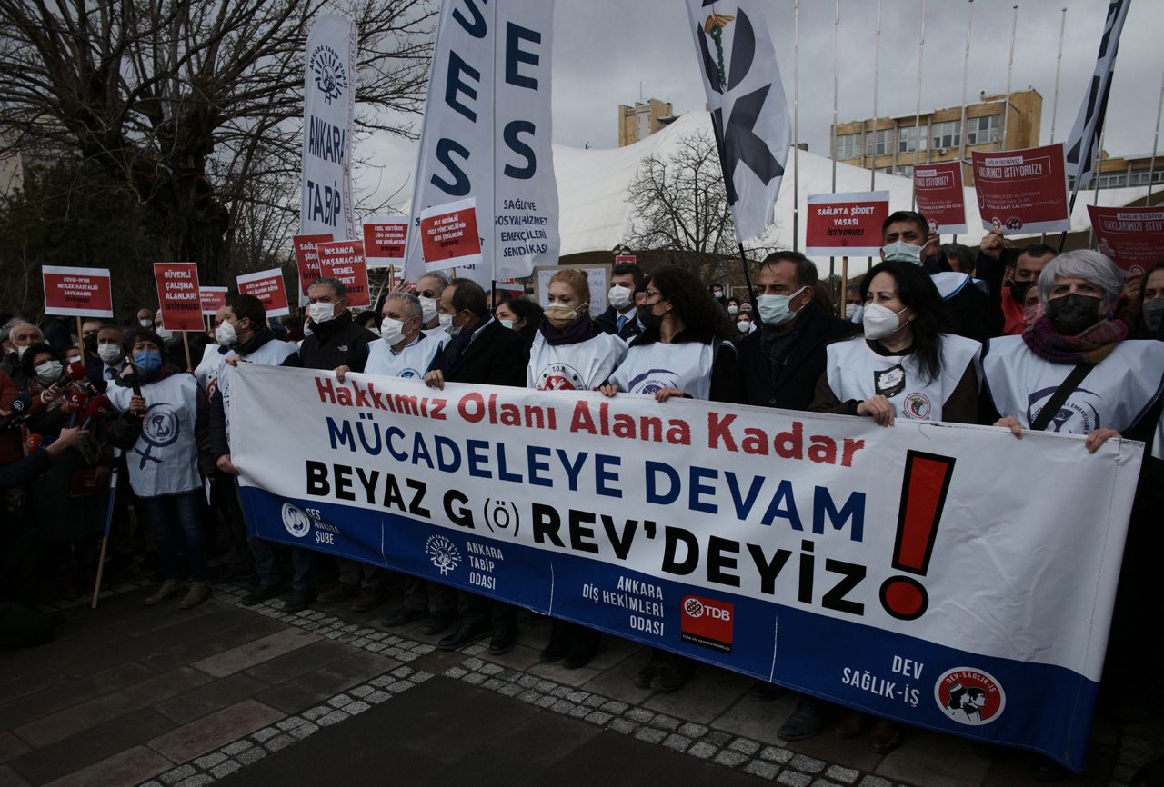 Turkish health workers strike for better pay, conditions