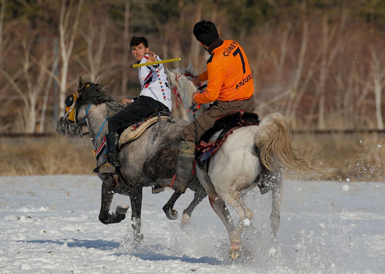 AP PHOTOS: Turkish riders recall skills of Seljuks and Huns
