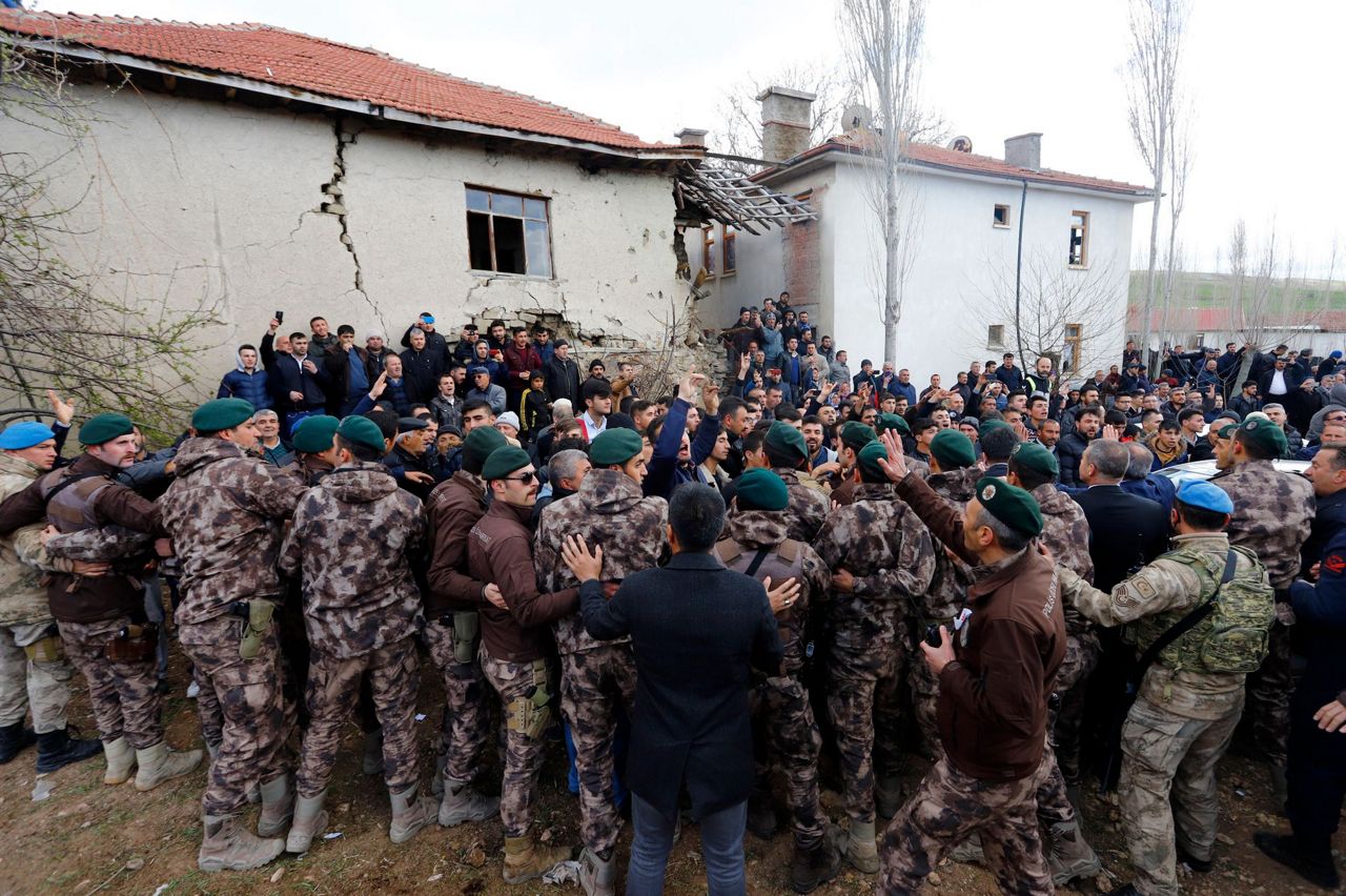 Turkey: 9 detained in opposition leader's assault at funeral