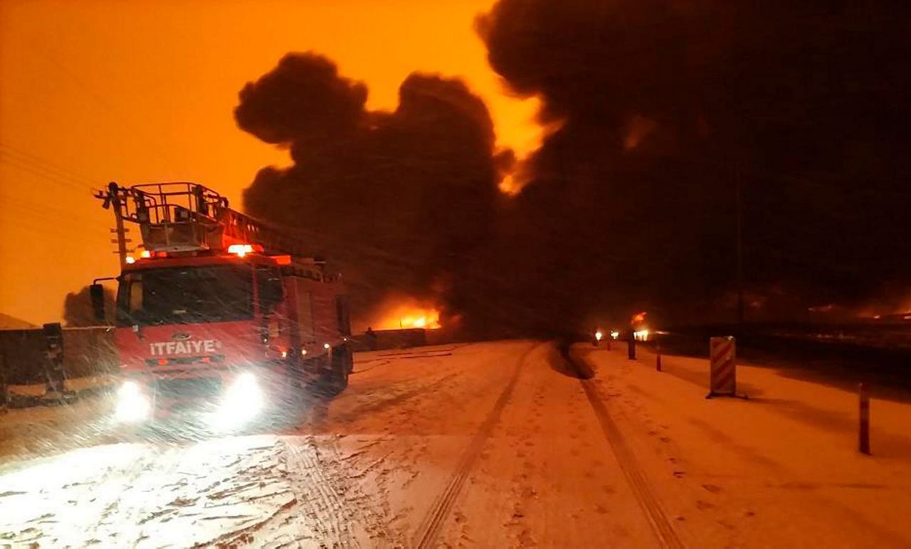 Explosion in Turkey shuts down key Iraq oil pipeline