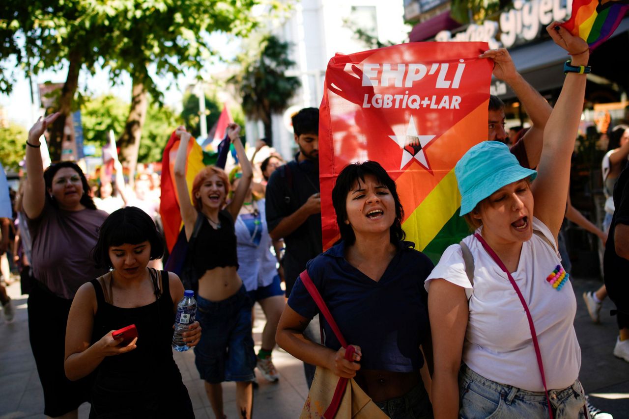 Impromptu LGBTQ+ protest in Istanbul after governor bans Pride march