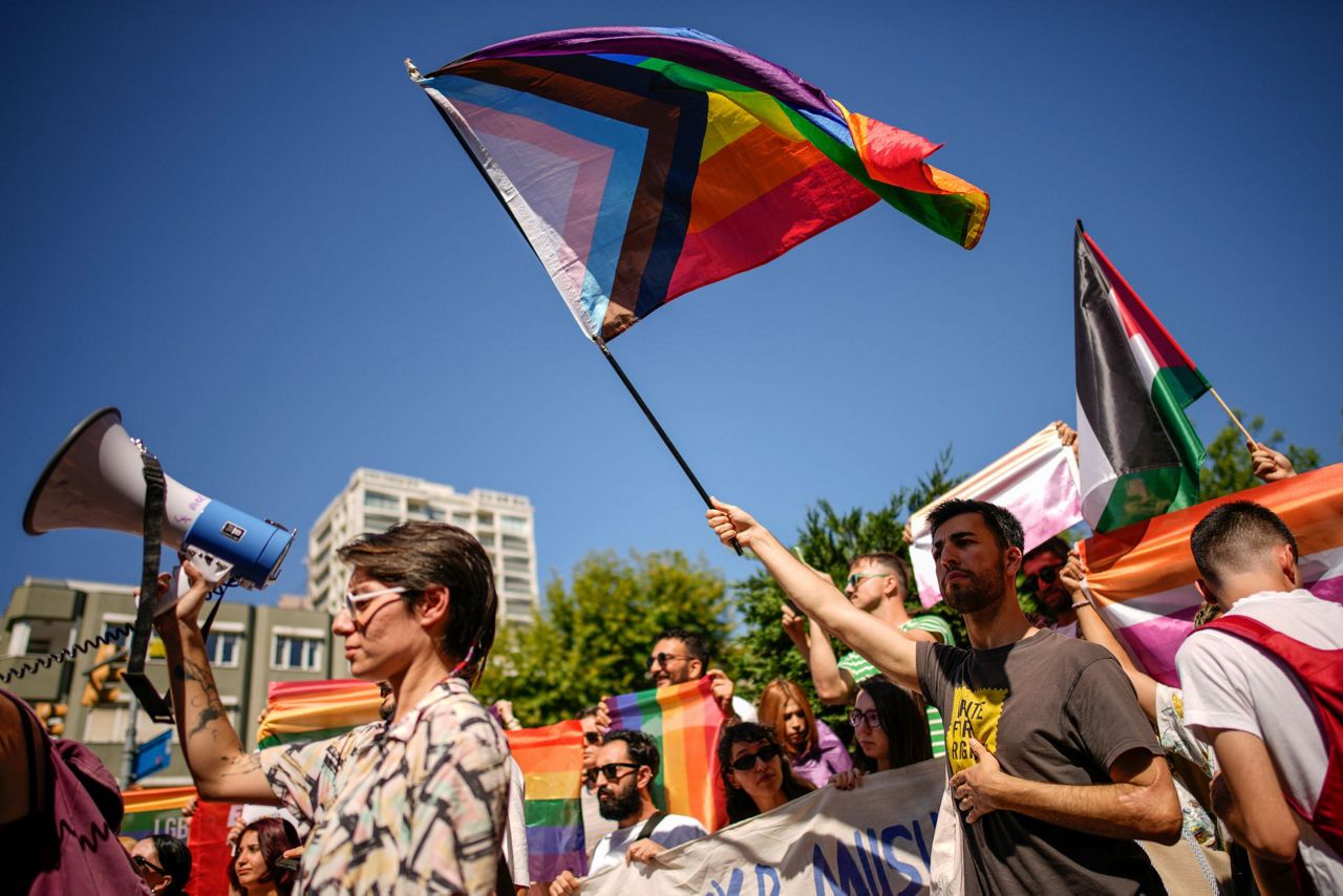 Impromptu LGBTQ+ protest in Istanbul after governor bans Pride march