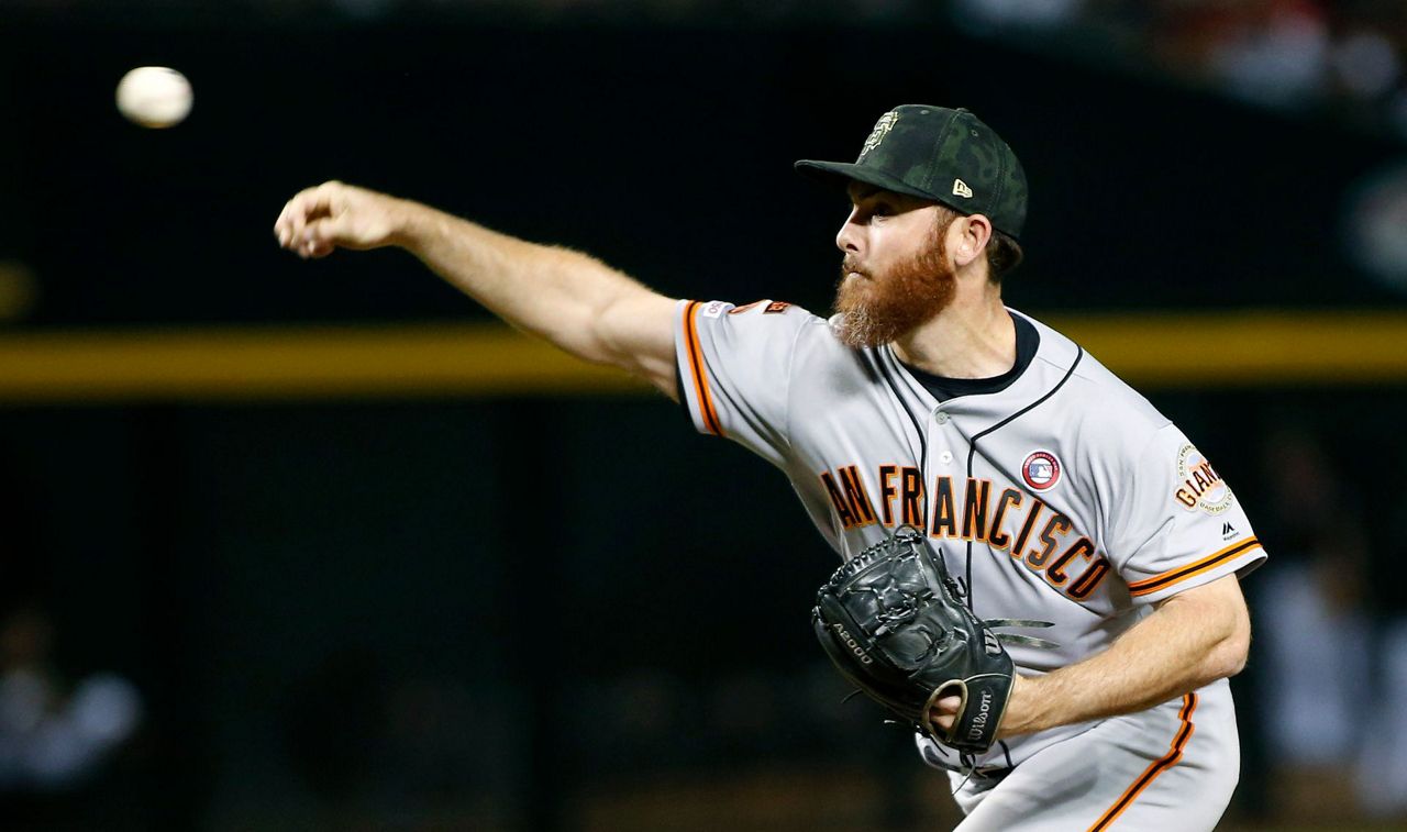 1st-place Twins add reliever Sam Dyson at trade deadline