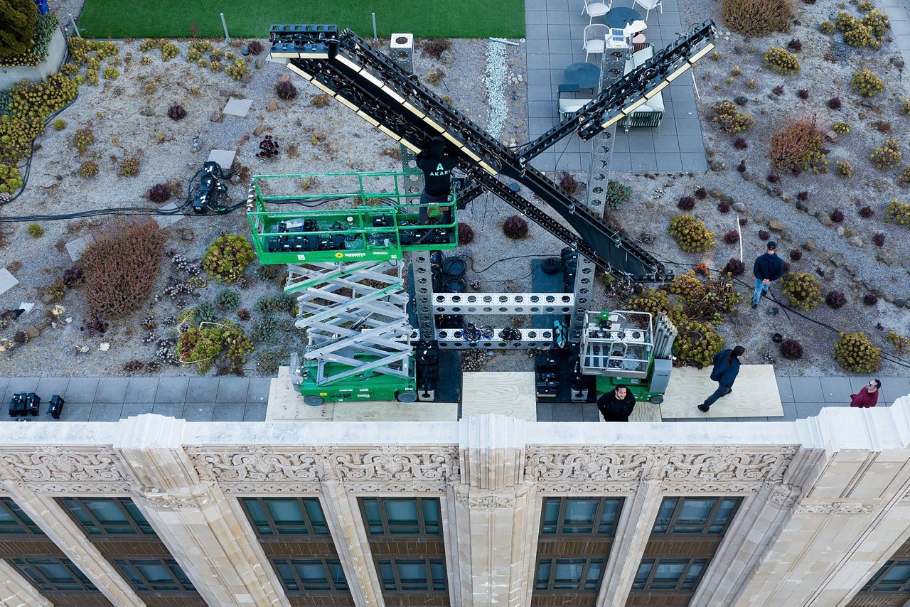 Brightly flashing 'X' sign removed from the former Twitter's San ...