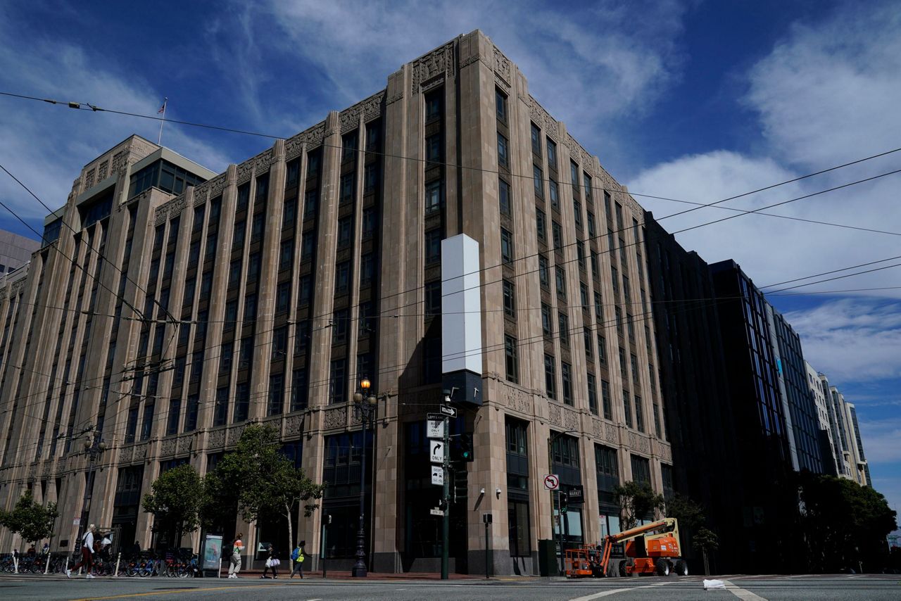 Brightly flashing 'X' sign removed from the former Twitter's San ...