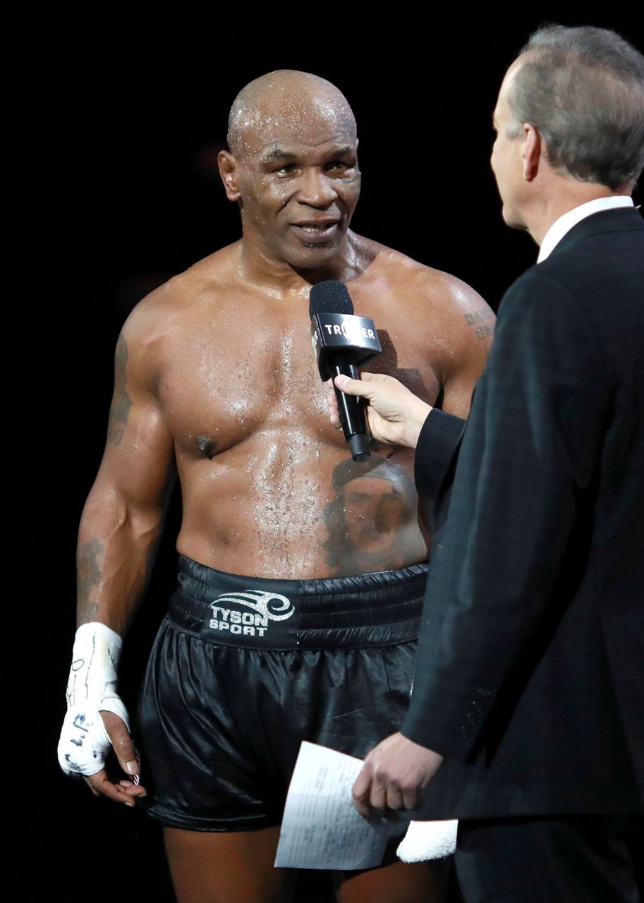 Mike Tyson returns to ring, draws in exhibition with Jones