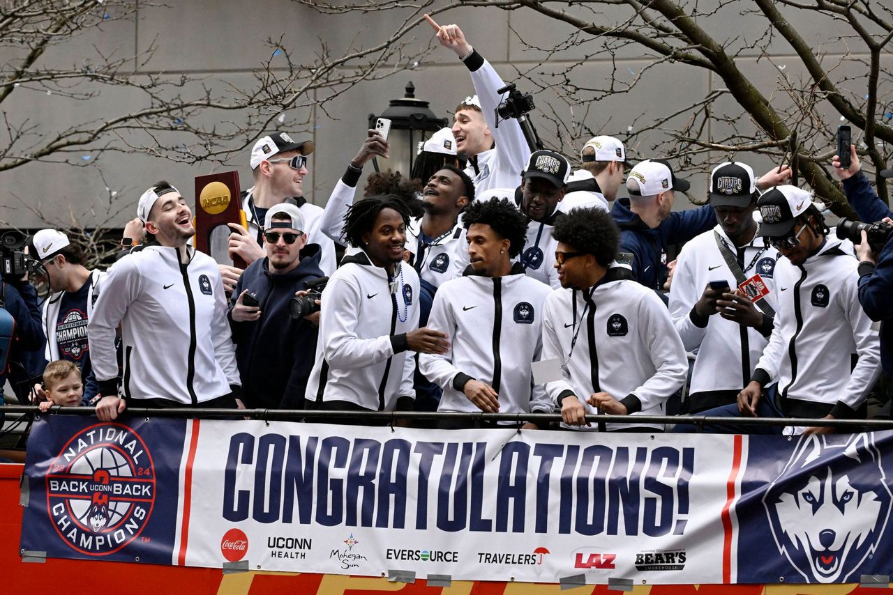 Back to back! UConn fans gather to celebrate another basketball ...