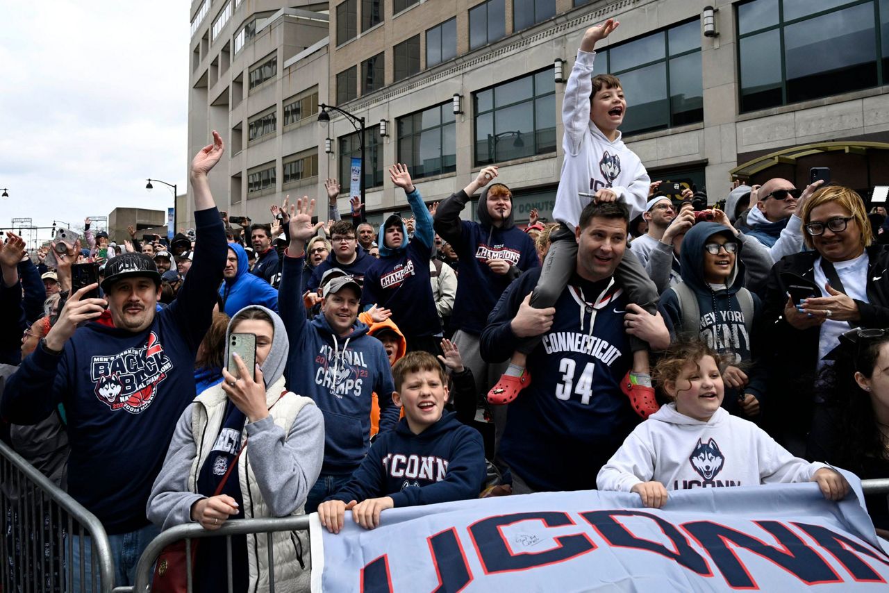 Back to back! UConn fans gather to celebrate another basketball ...