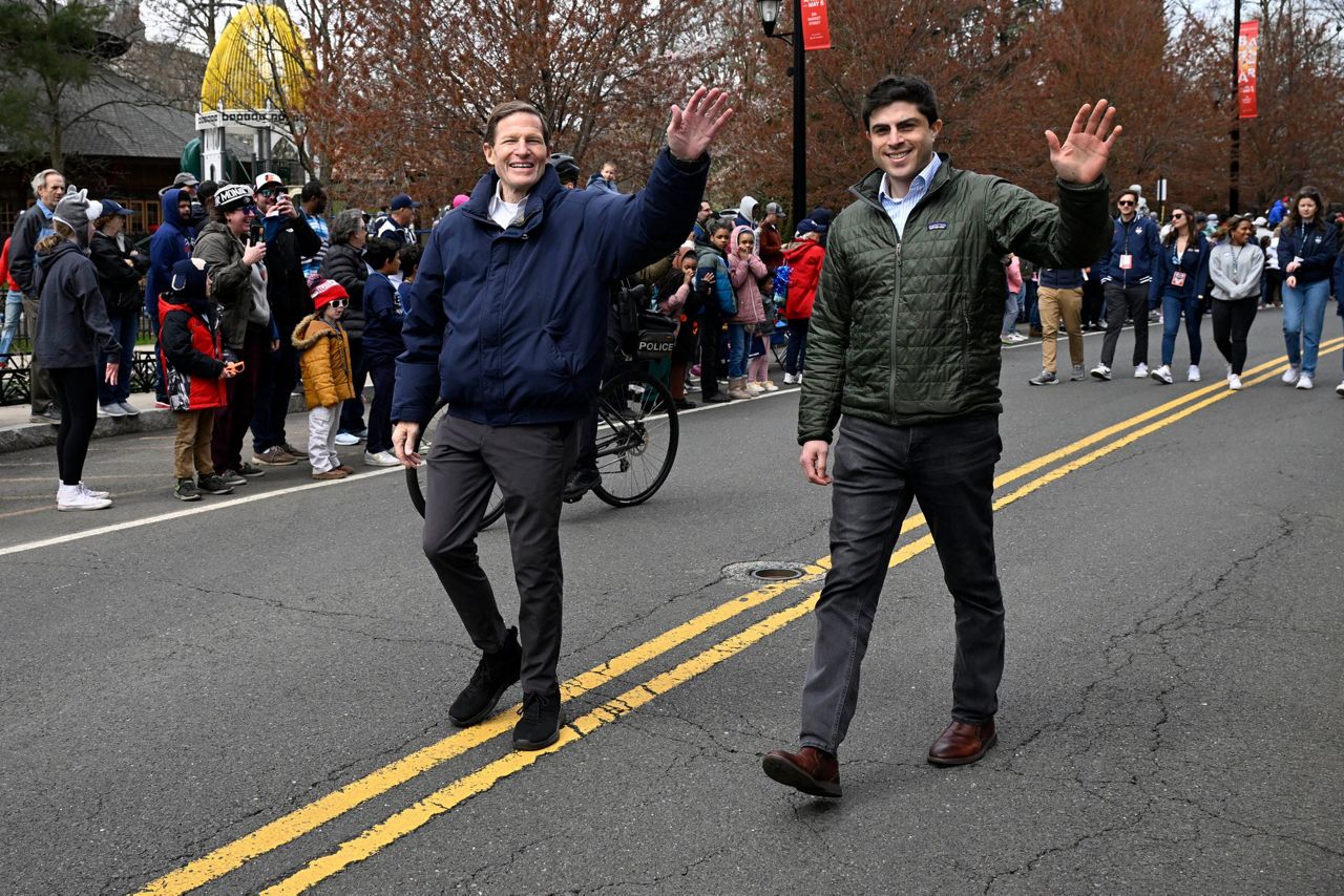 Back to back! UConn fans gather to celebrate another basketball ...