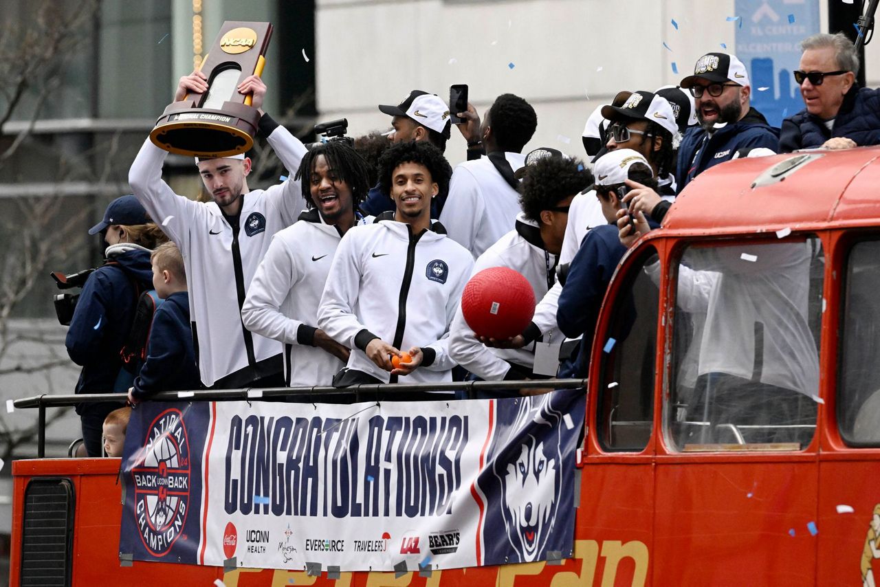 Back to back! UConn fans gather to celebrate another basketball ...