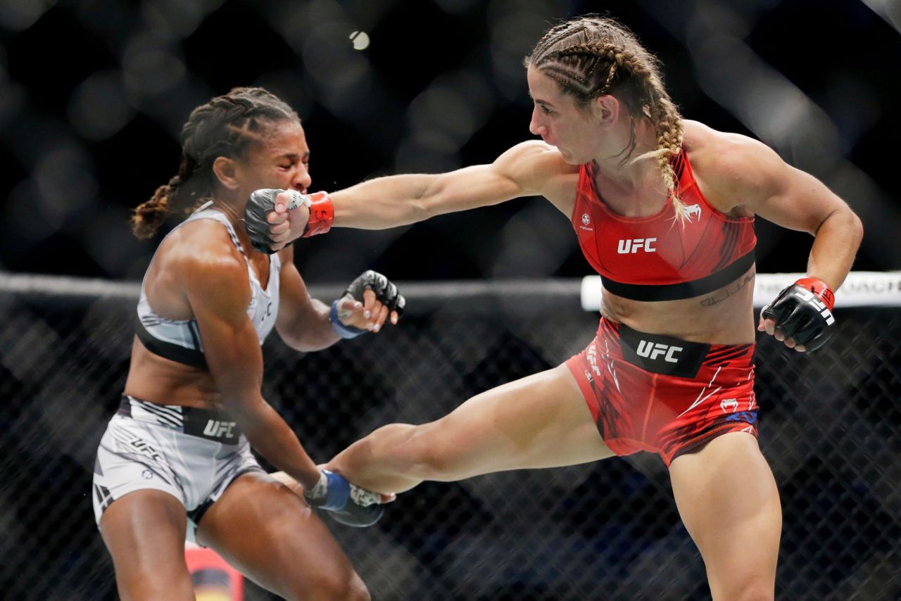 Gane stops Lewis, wins interim heavyweight title at UFC 265