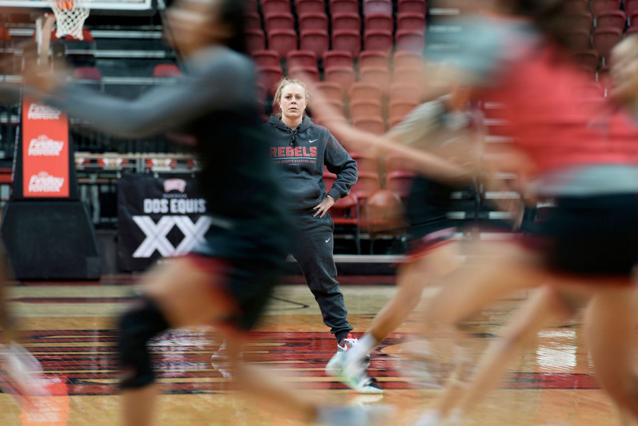 New mother Lindy La Rocque leads homegrown UNLV to new highs