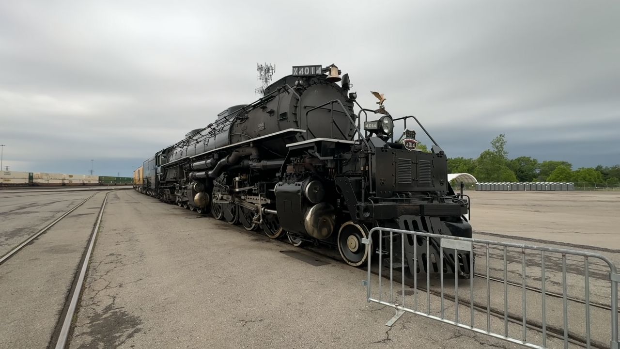 World's largest steam locomotive in Buffalo on Wednesday