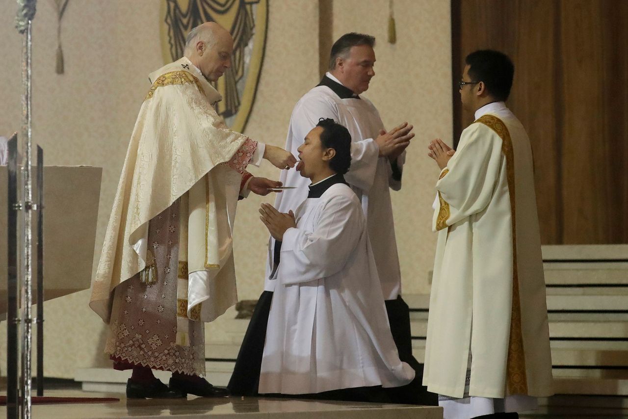 US Catholic bishops meet amid divisions on Communion policy