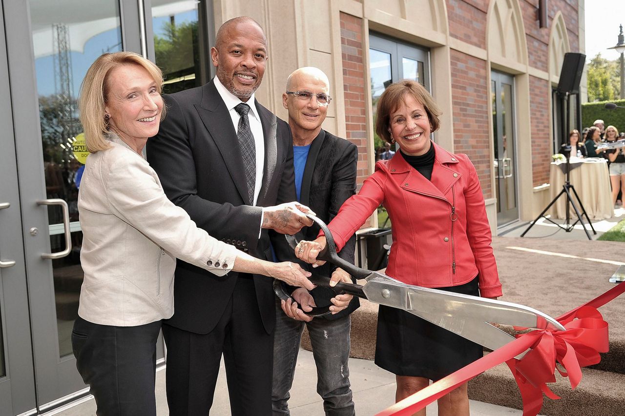 Dr. Dre, Iovine to unveil high-tech new building at USC