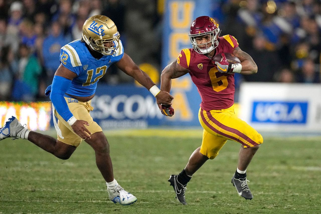 Williams' 470 passing yards puts No. 7 USC over No. 16 UCLA