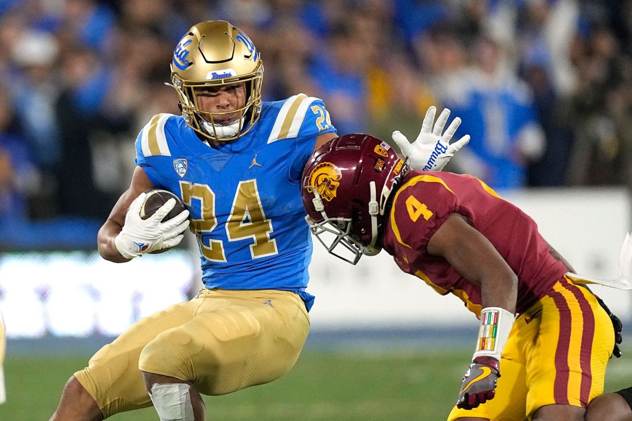 Williams' 470 passing yards puts No. 7 USC over No. 16 UCLA