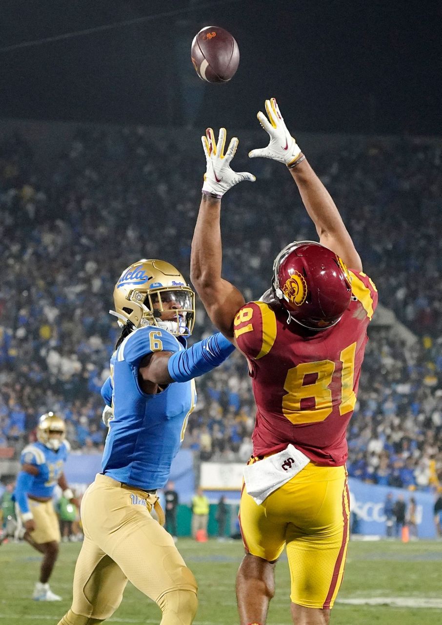 Williams' 470 passing yards puts No. 7 USC over No. 16 UCLA