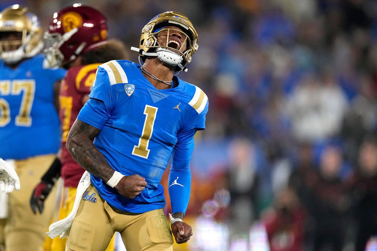 Williams' 470 passing yards puts No. 7 USC over No. 16 UCLA