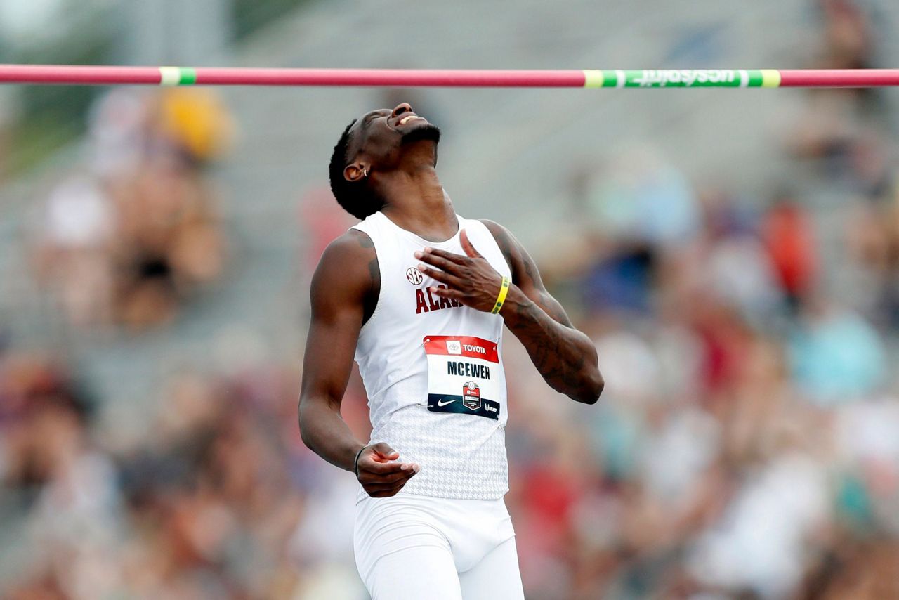 Muhammad breaks world record in 400 hurdles at nationals