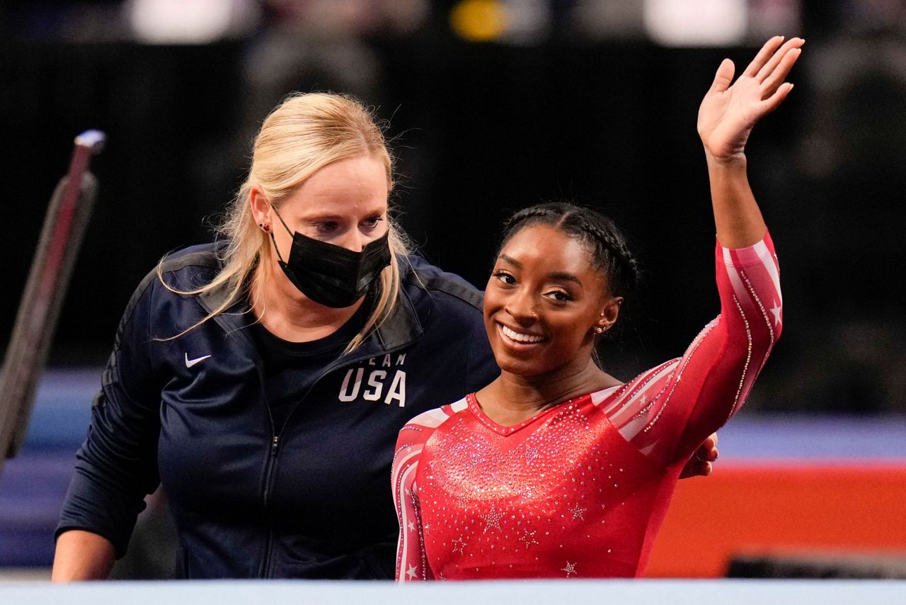 Biles, Lee lock up spots on U.S. Olympic gymnastics team
