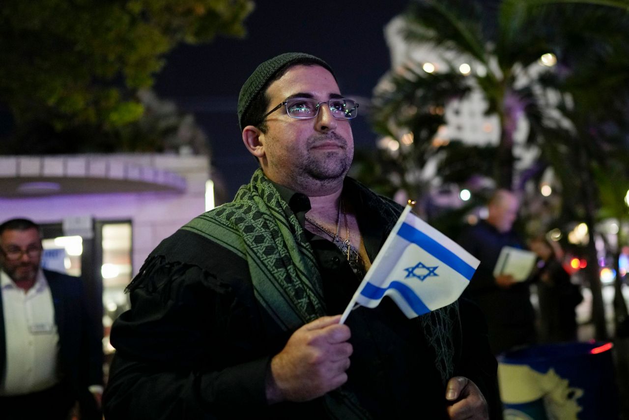 Hanukkah message of light in darkness feels uniquely relevant to US ...