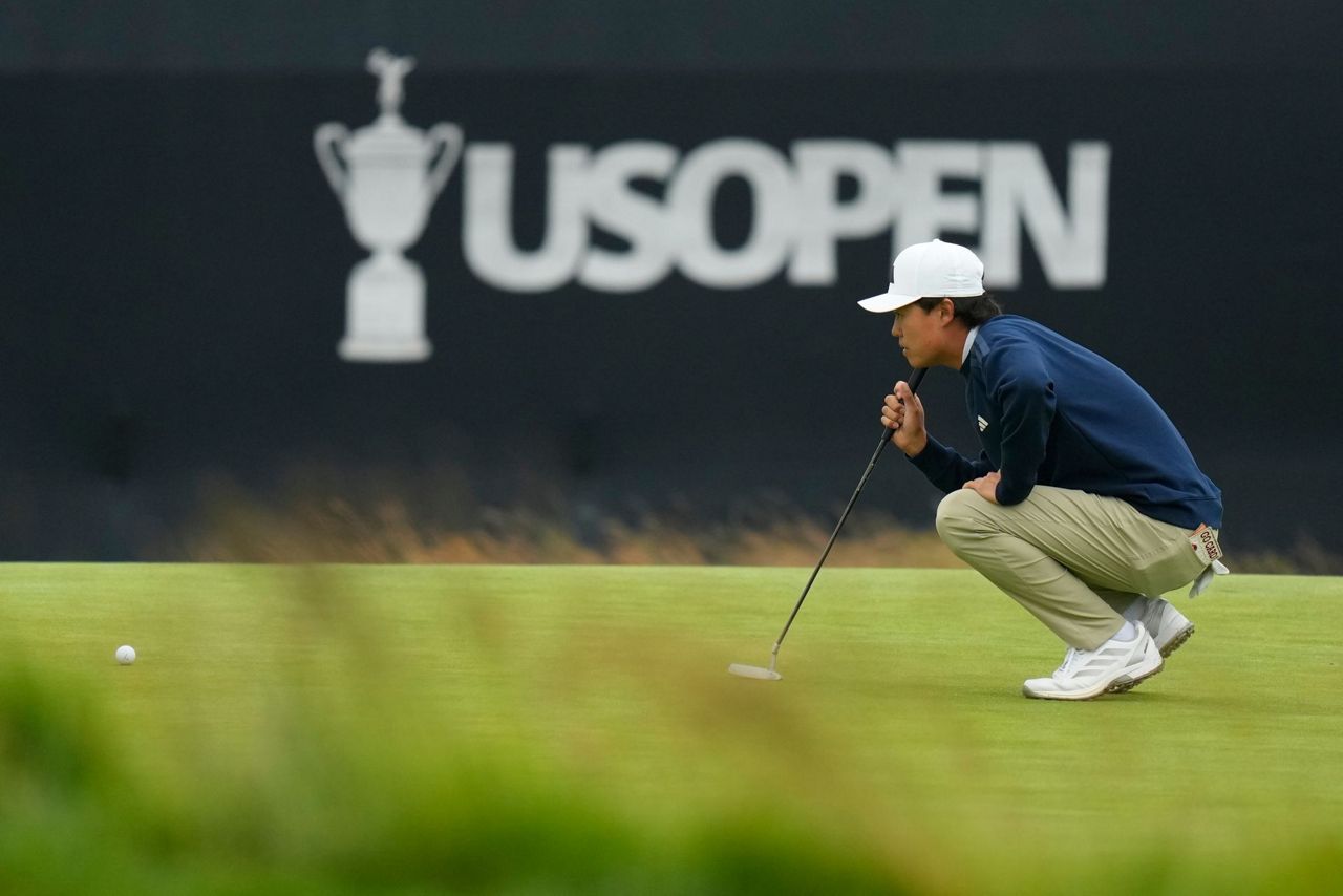 Dylan Wu laughs at himself after five-putting his first hole in the ...