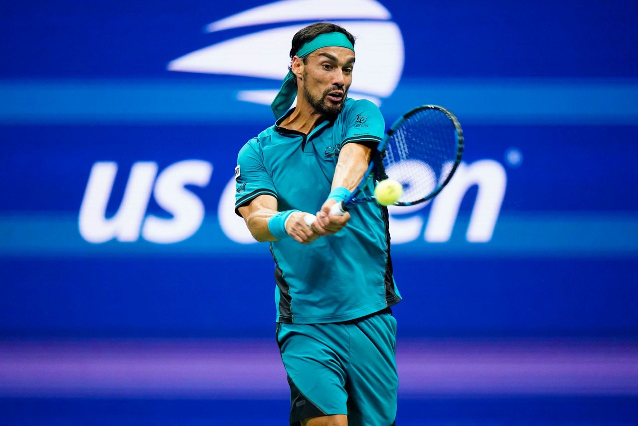 Swiatek winning easily, but knows who's No. 1 at the US Open