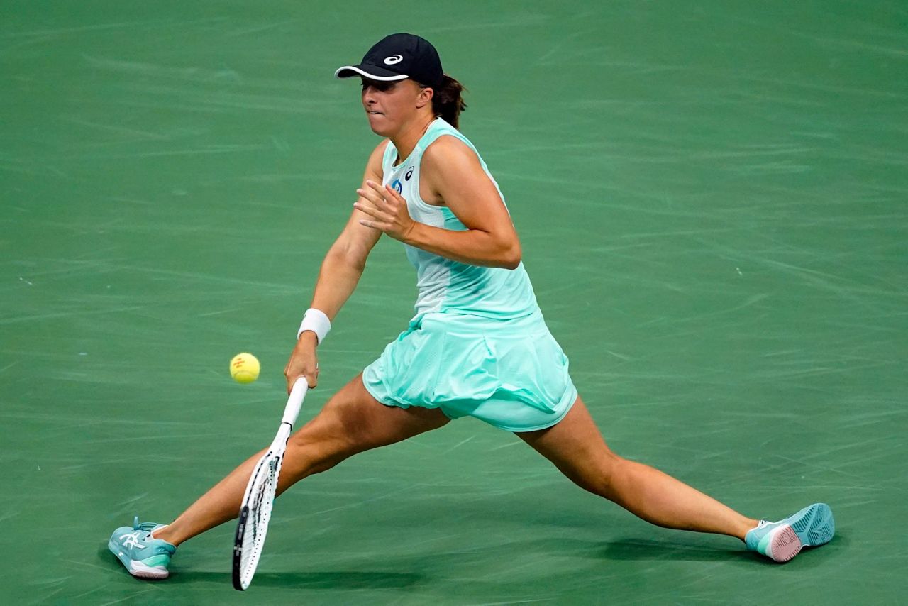 Swiatek tops Pegula; faces Sabalenka in US Open semifinals