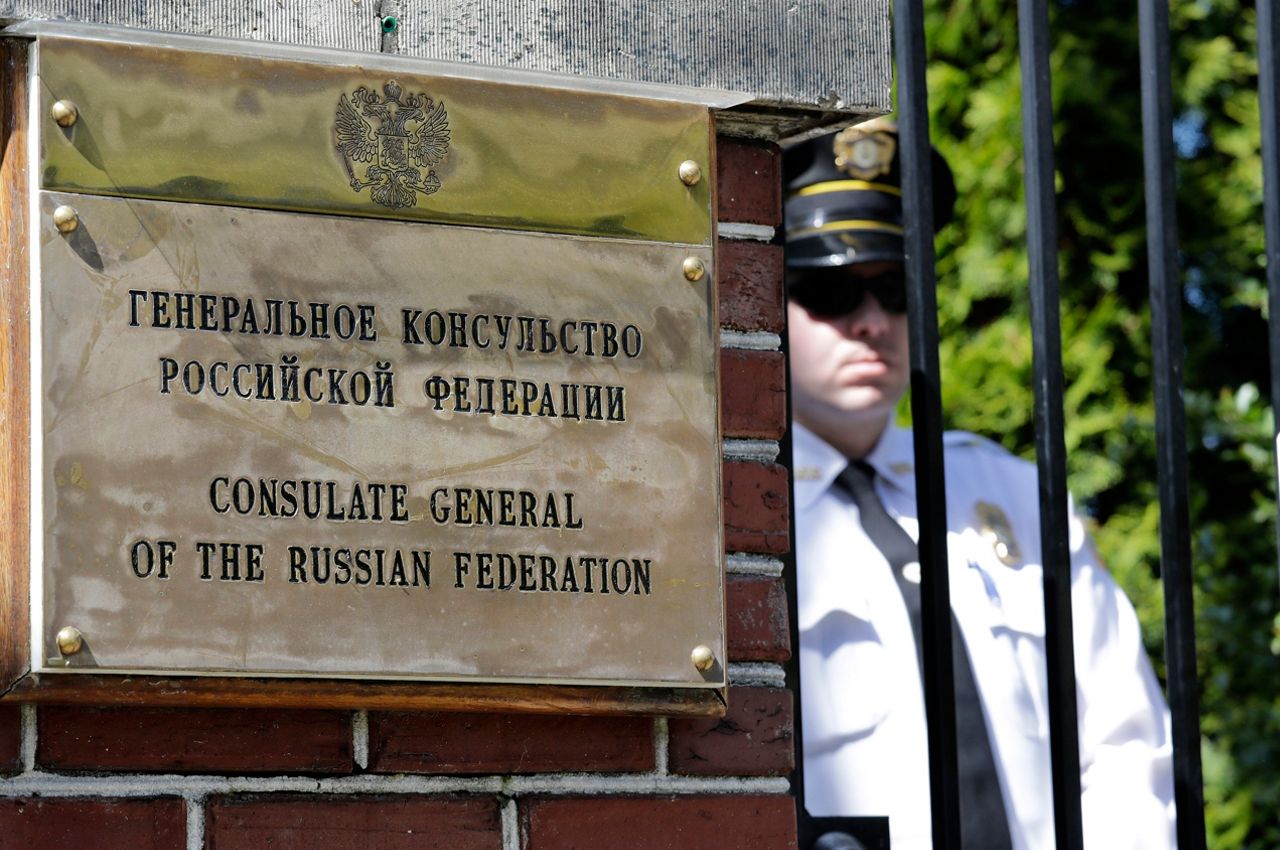 US officials inspect Russian consular home in Seattle