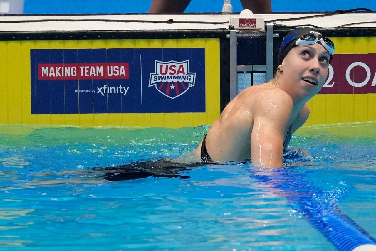 Gretchen Walsh sets a world record in the 100-meter butterfly at the U ...