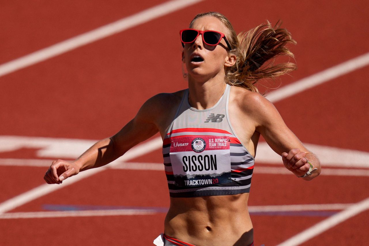 Cool running: Sisson shines in heat to win 10,000 at trials