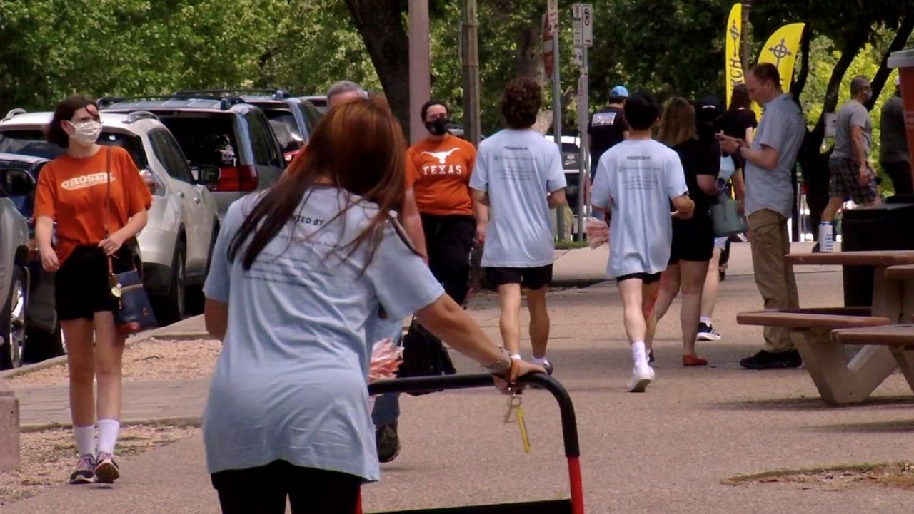 UT Austin students move onto campus as pandemic drags on
