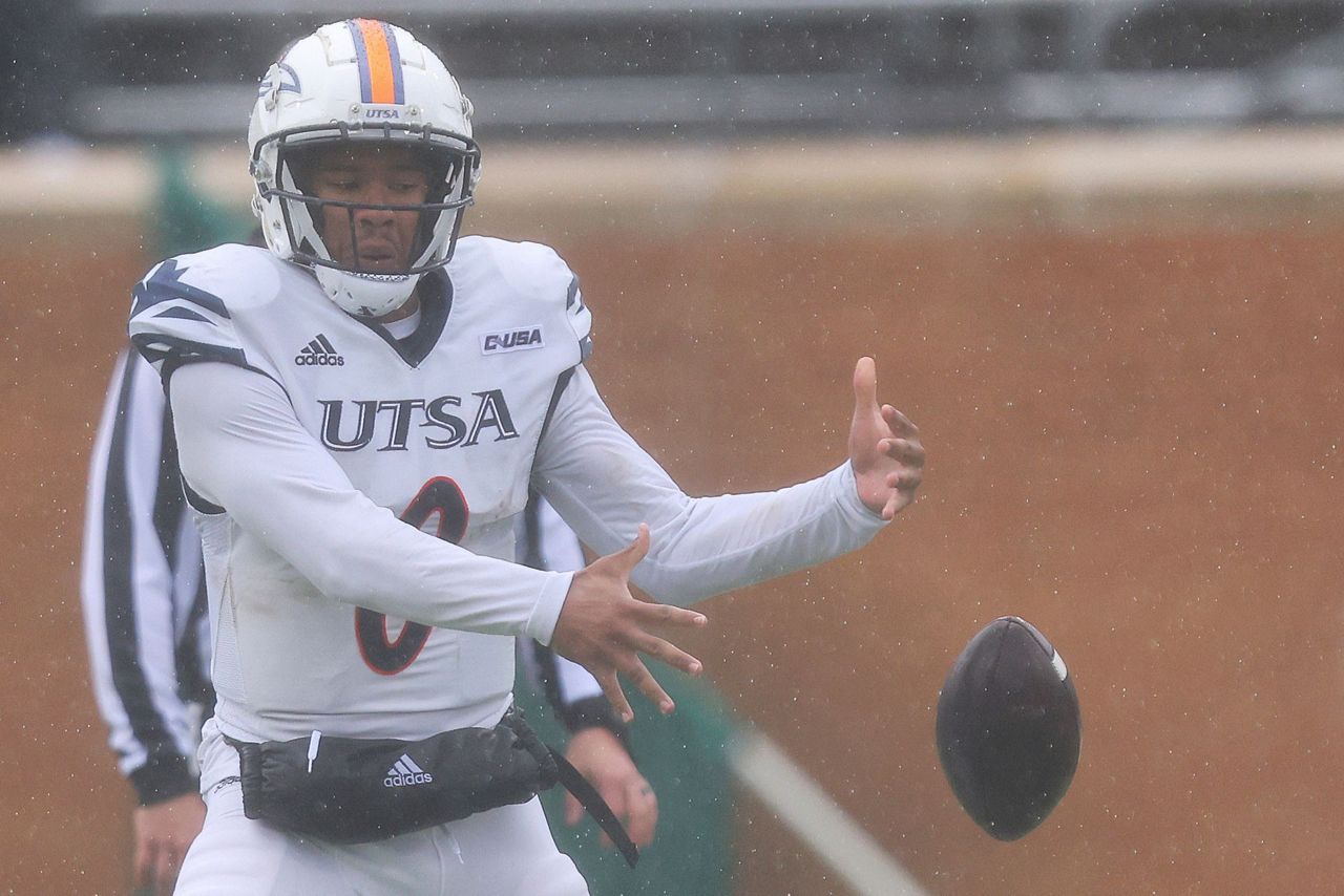No. 15 UTSA's perfect season ends in blowout at North Texas