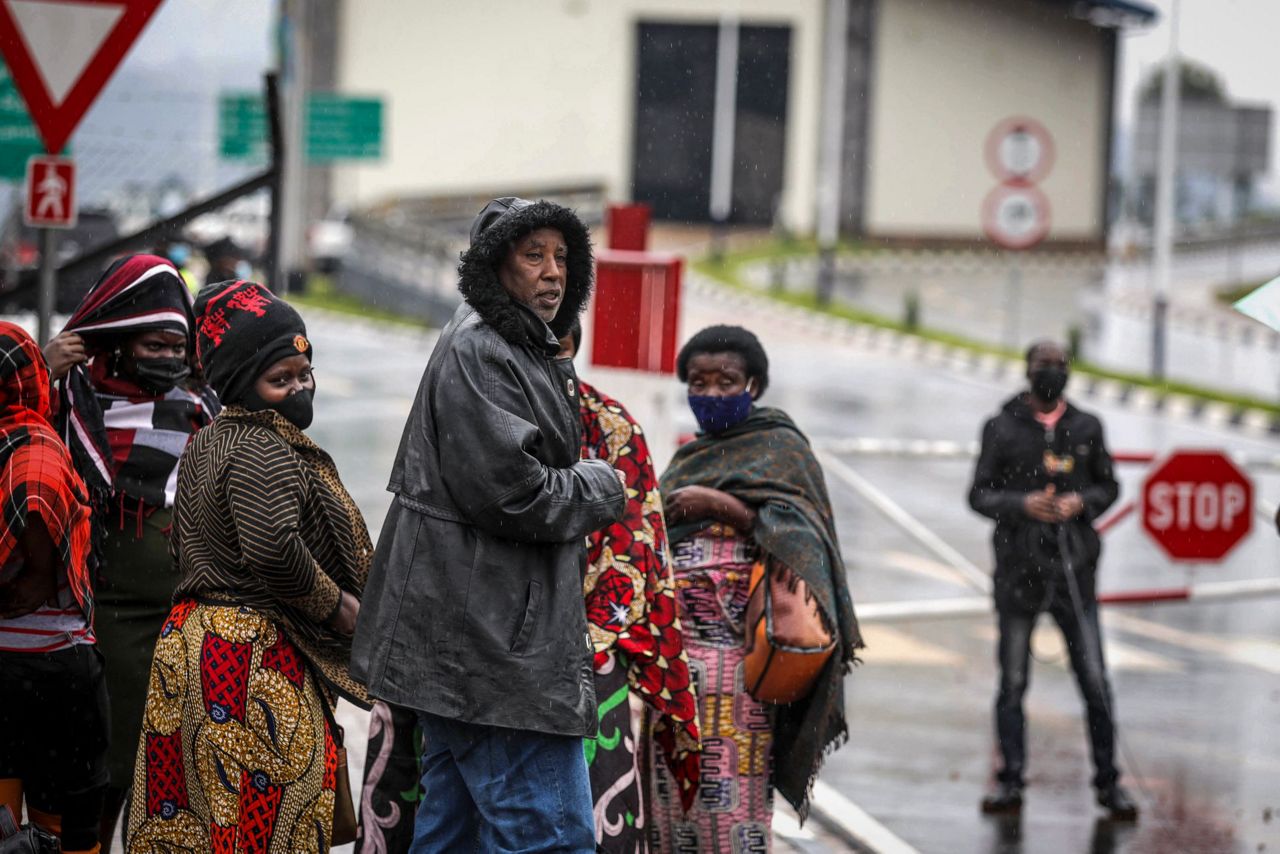 Rwanda reopens Uganda border to trucks; others still barred