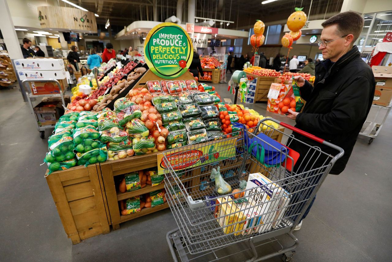 'Ugly produce' trend may have limits, as grocers end tests