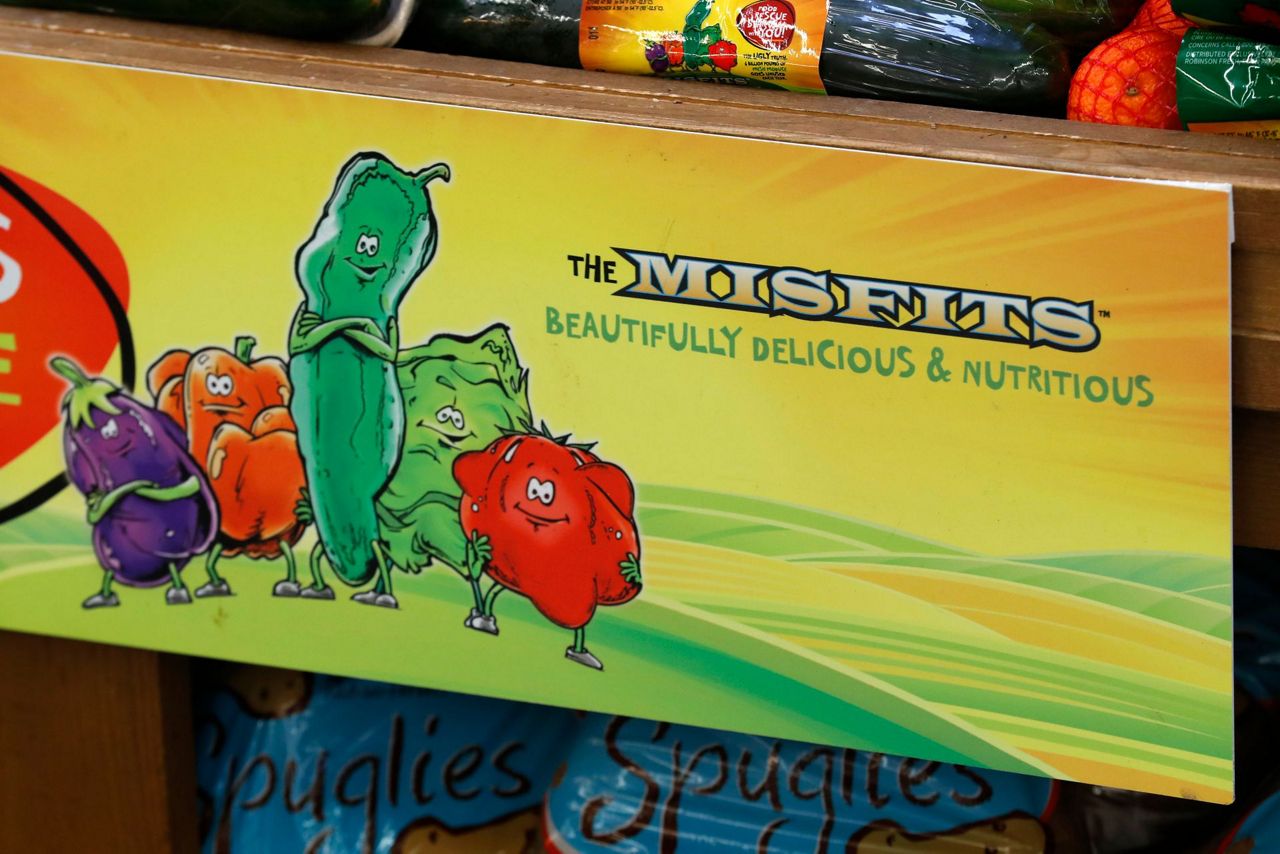 'Ugly produce' trend may have limits, as grocers end tests
