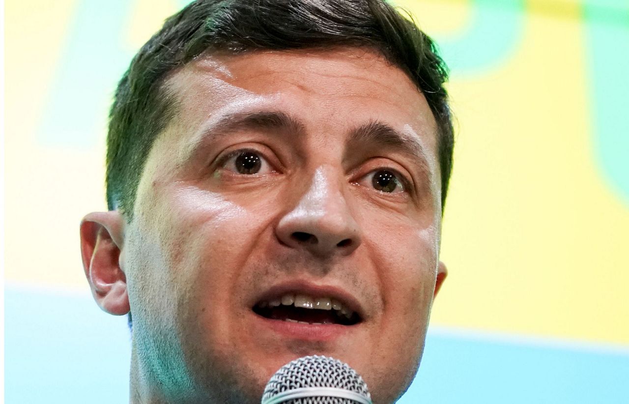 Ukrainian leader urges Russia's Putin to help end fighting