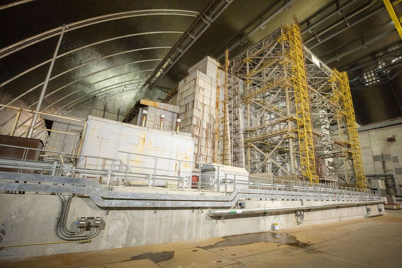 Ukraine: Chernobyl reactor's radioactive dust shelter opened
