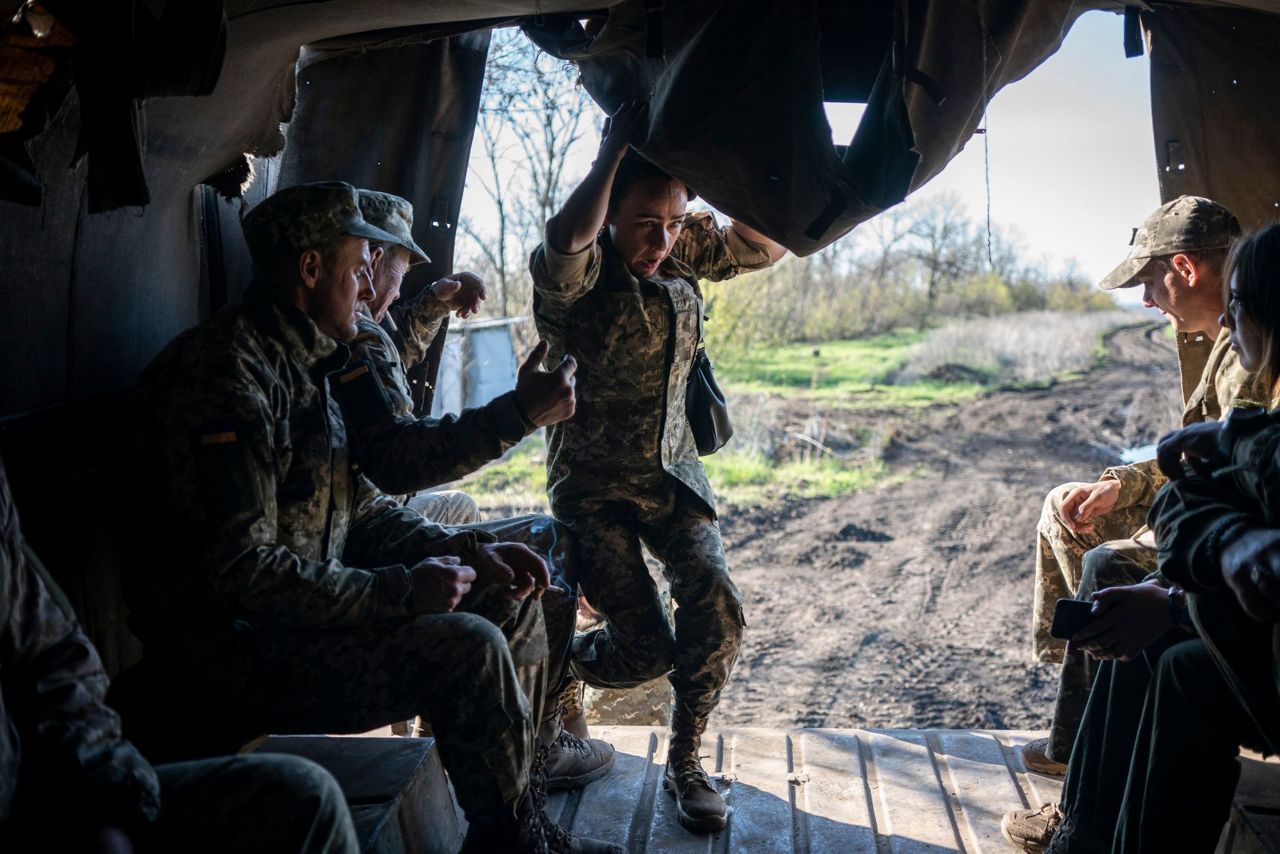 Russia offers quick citizenship in Ukraine's separatist area