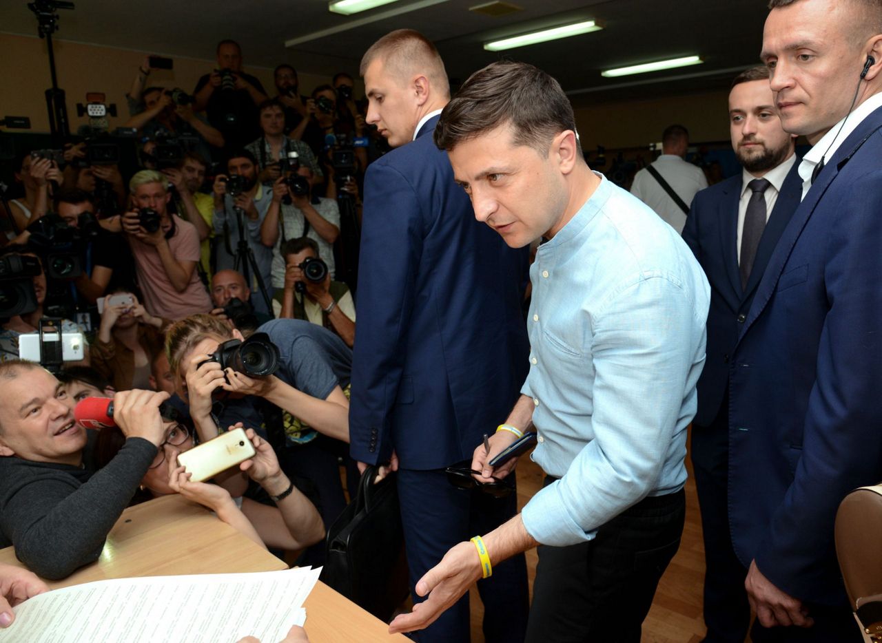 Ukrainian president's party seeks majority in new parliament