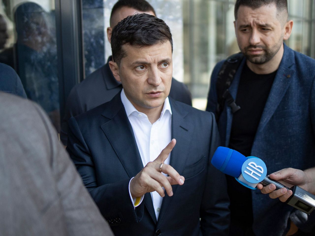 Ukraine election: President's party leads, majority unclear