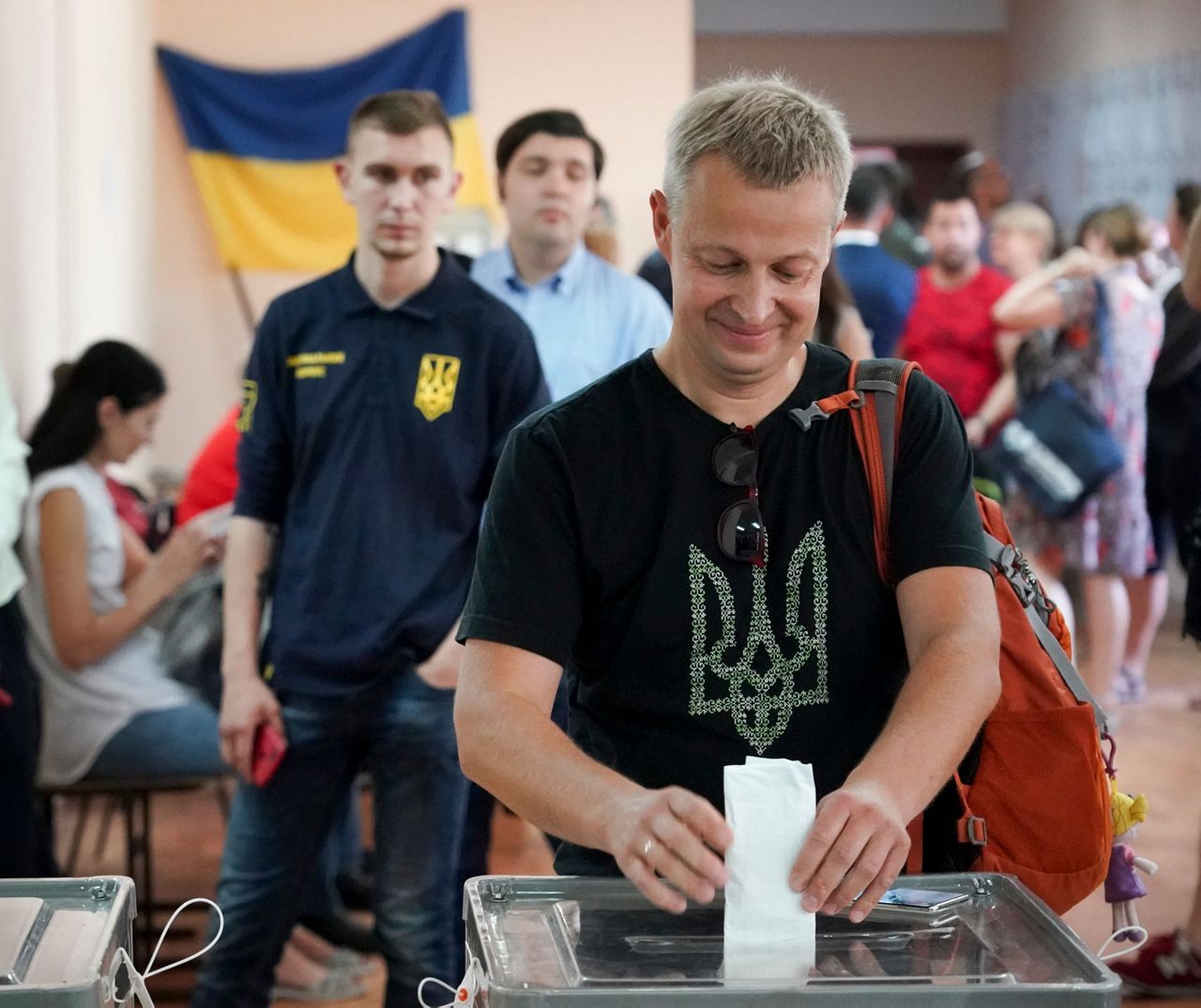Ukrainian president's party seeks majority in new parliament
