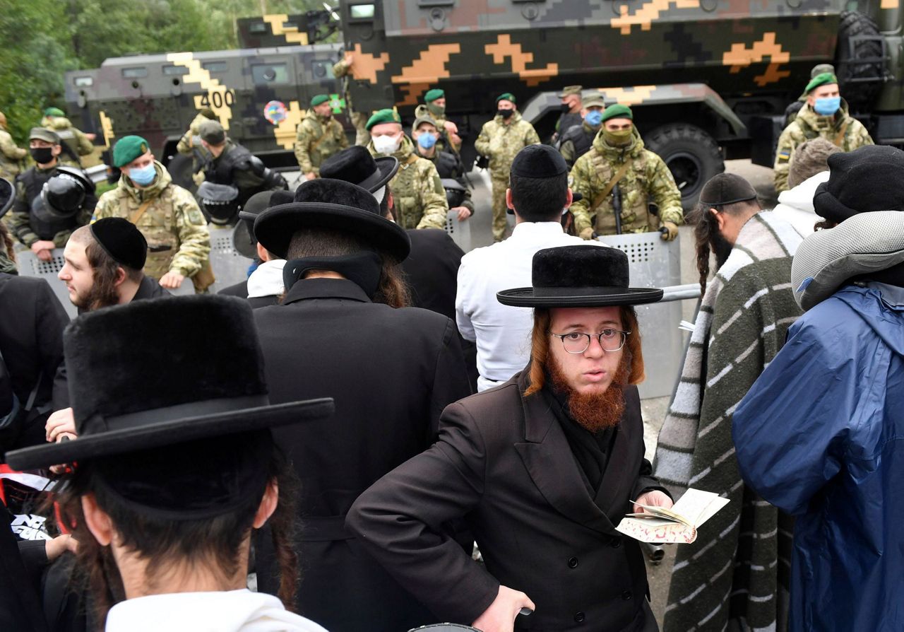 Jewish pilgrims retreat from Ukrainian border