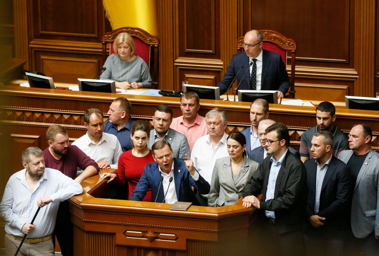 Ukraine's parliament rebels against president's decree
