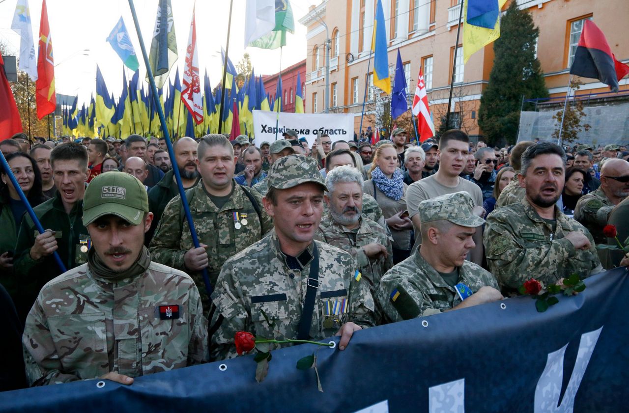 Far-right groups protest Ukrainian president's peace plan