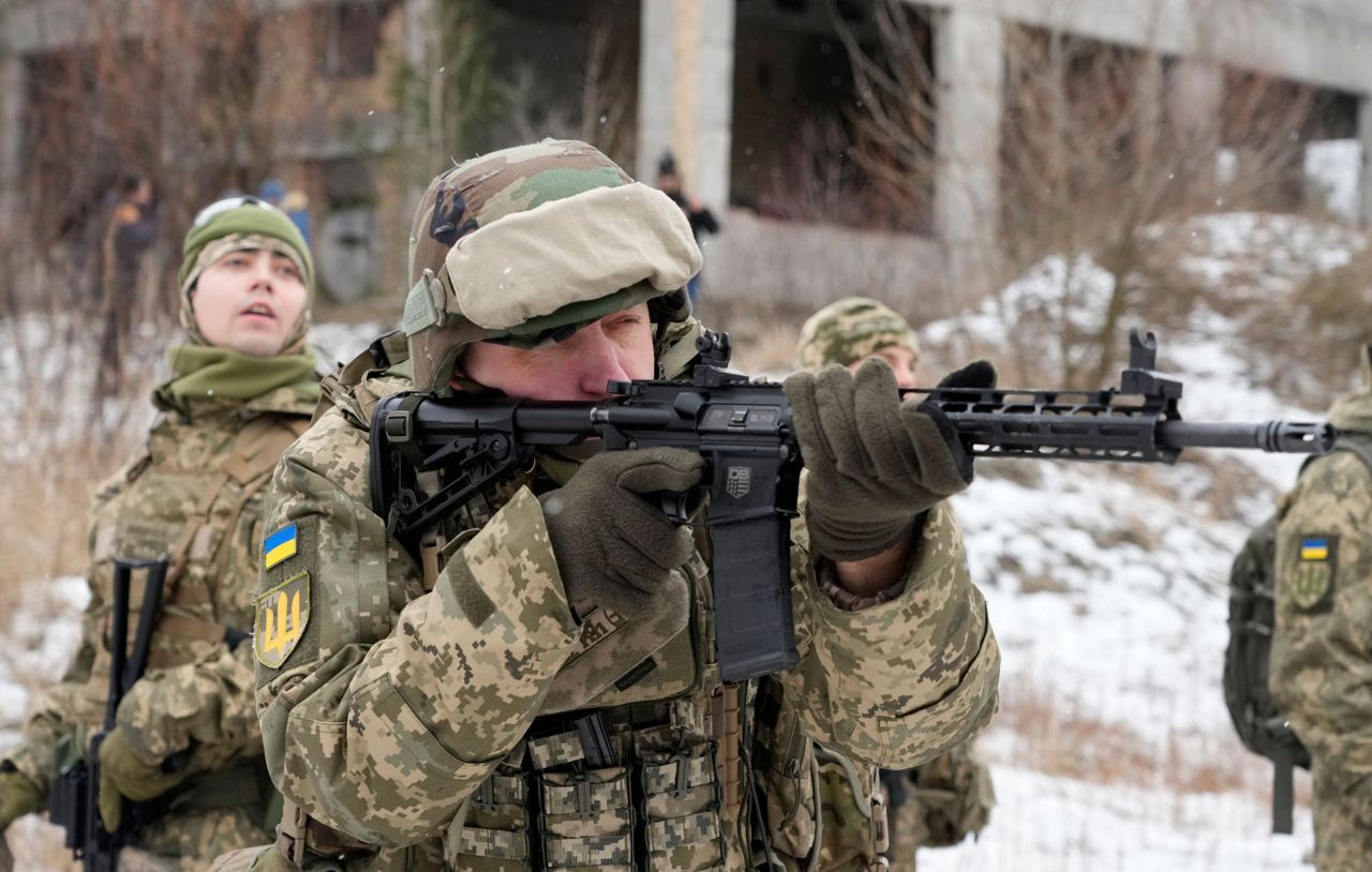 Ukrainian rebel region residents can join Russian military